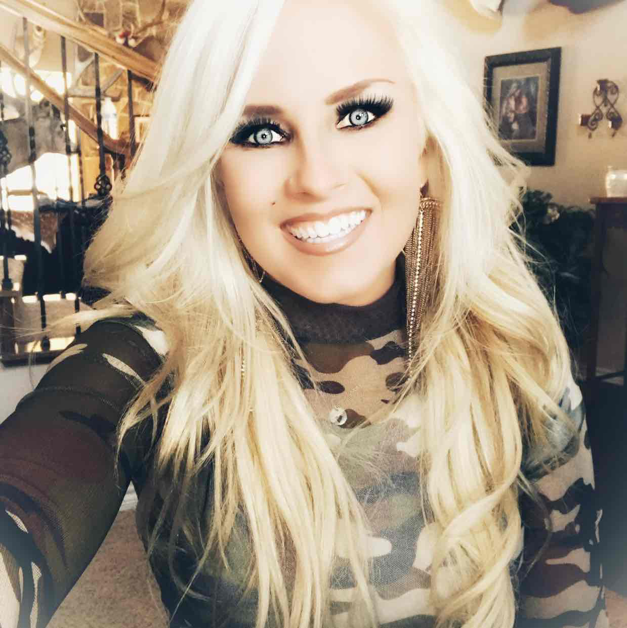 Cameo - Lady Redneck