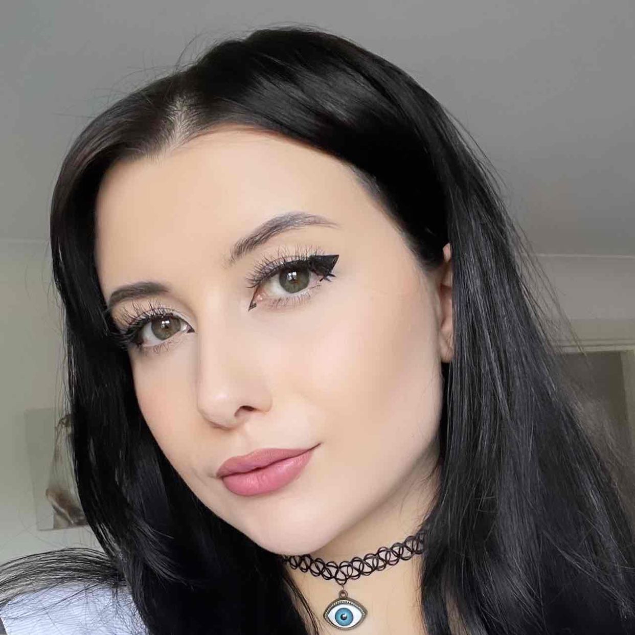 Cameo - Ruby Hexx