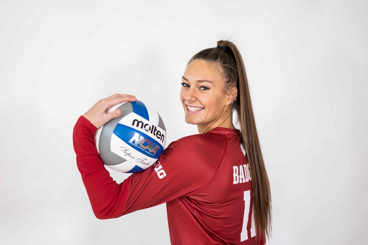 Cameo - Izzy Ashburn