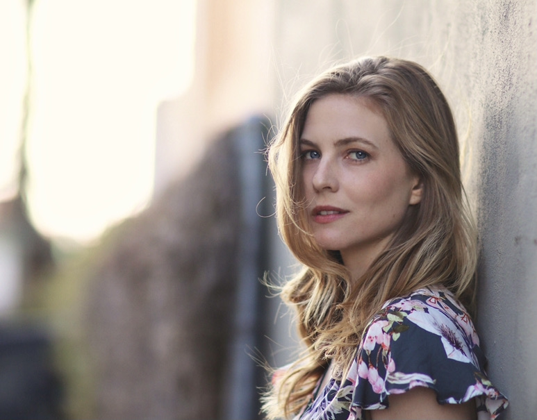 Cameo - Elizabeth Blackmore