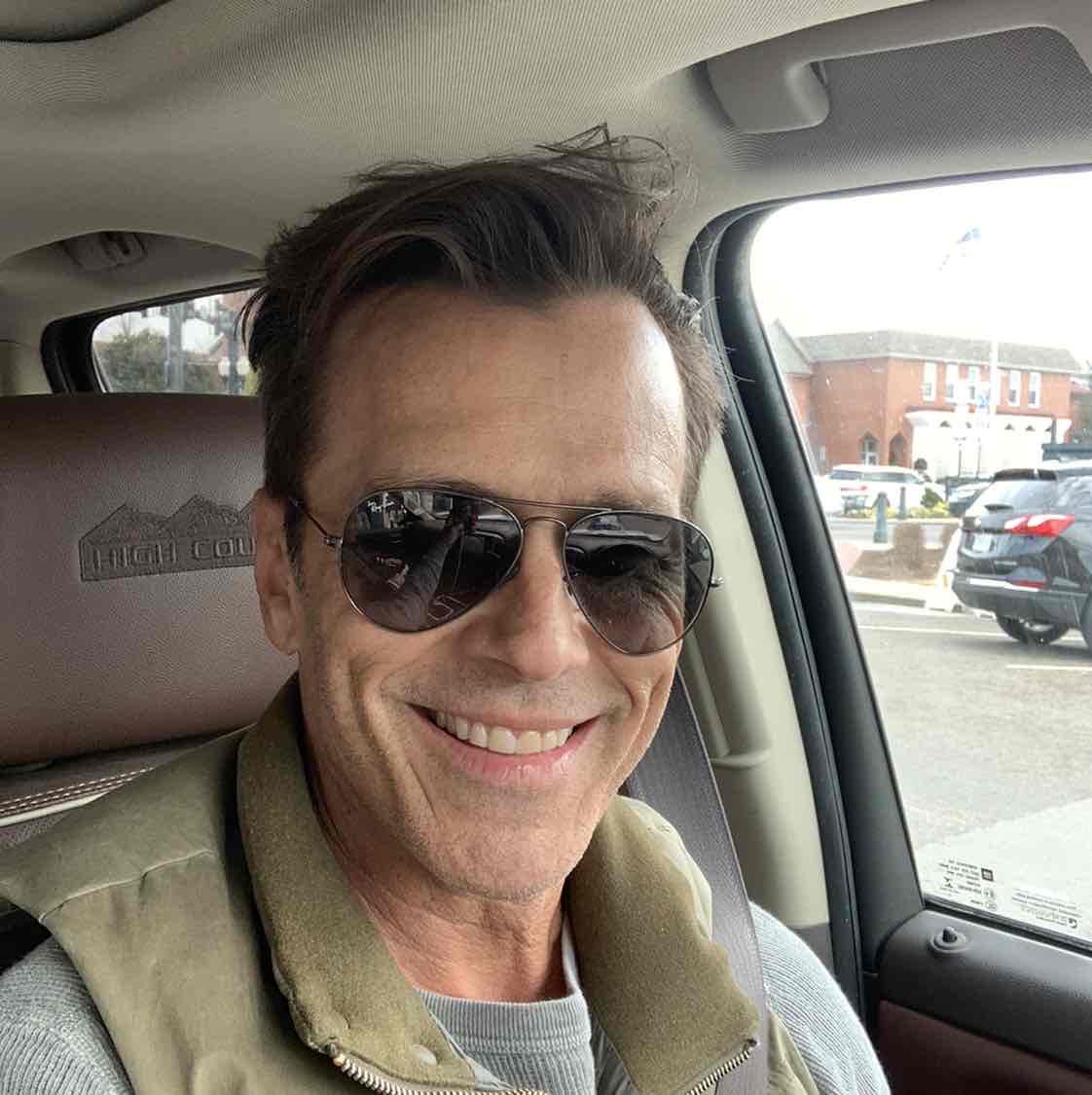 Cameo - Scott Reeves